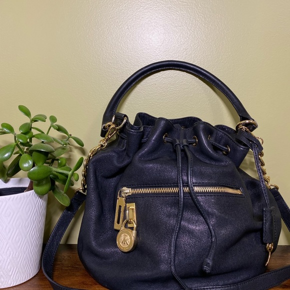 Michael Kors | Bags | Michael Kors Black Bucket Bag | Poshmark